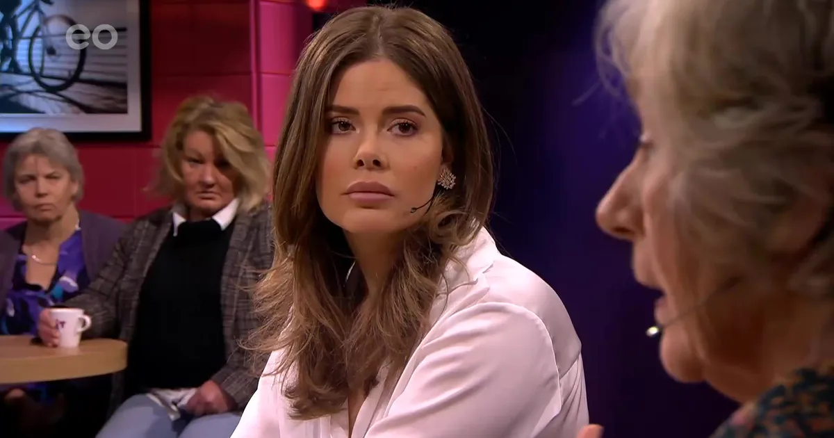 Stephanie Tency: 'Ze verwijderen borstimplantaten door mij' - DIT