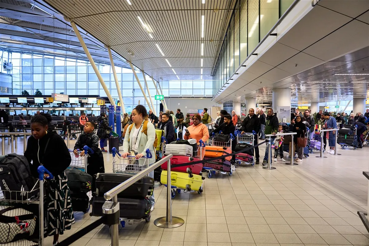 Niet meer in de rij bij de paspoortcontrole op Schiphol dankzij ...