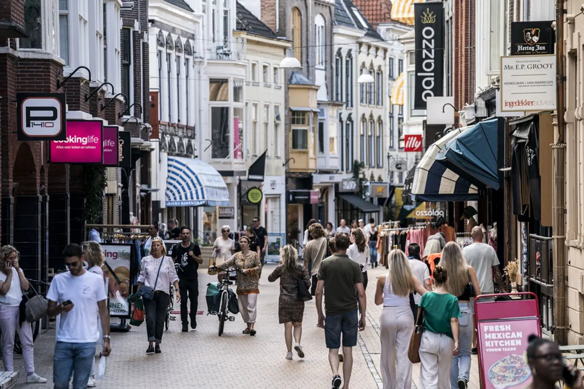 Steeds meer winkels verdwijnen: heeft de winkelstraat nog wel toekomst ...