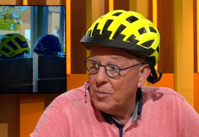 Is het tijd voor een helmplicht voor alle fietsers? - DIT